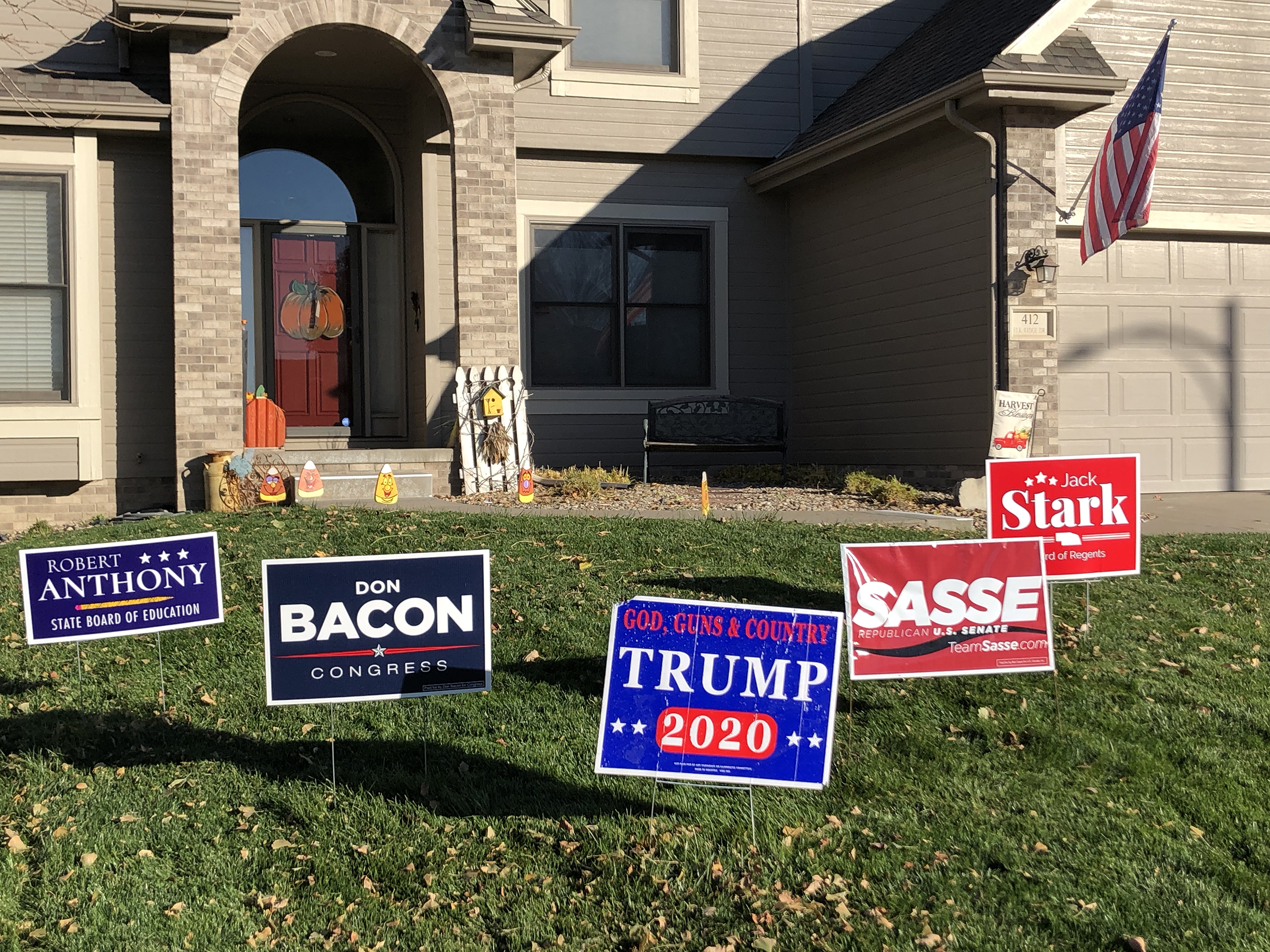 Photos: Suburban Signs Reminder of Election | Omaha Daily Record